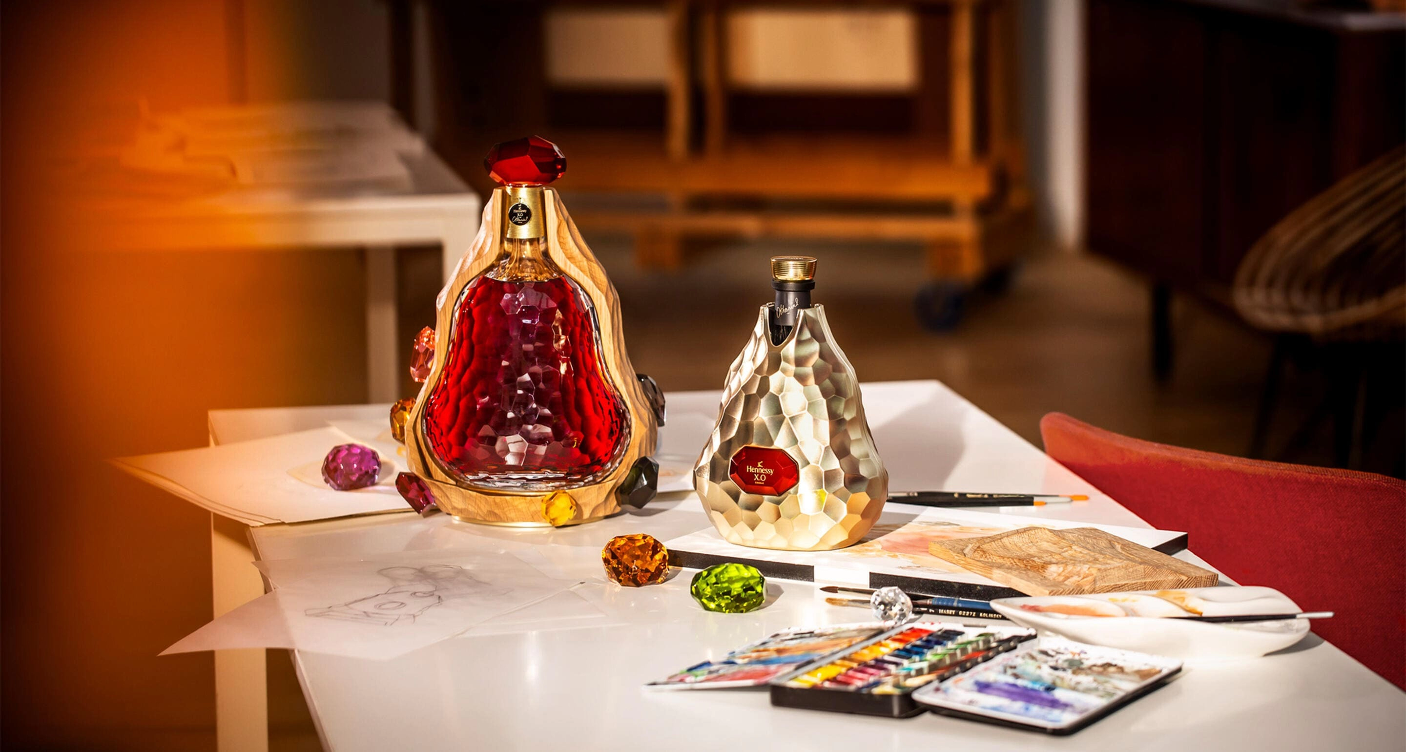 Hennessy Ra Mắt Bình Decanter Mới Do Jean-Michel Othoniel Thiết Kế